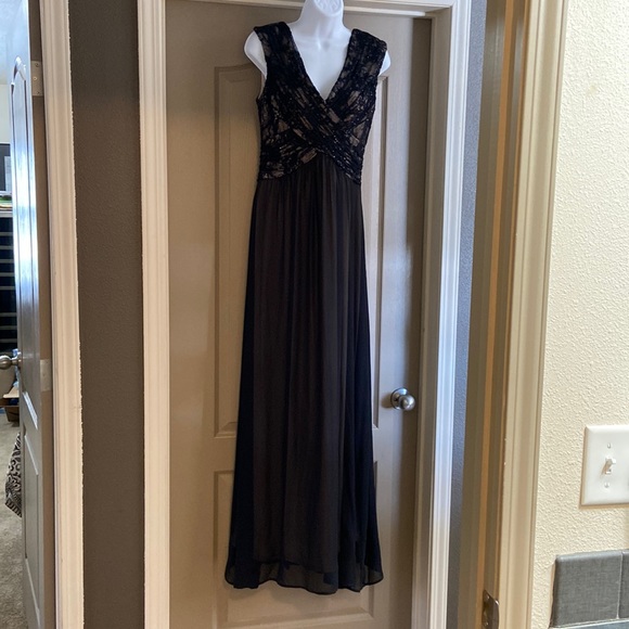 melrose | Dresses | Beautiful Long Dress Make Them Turn Their Heads ...